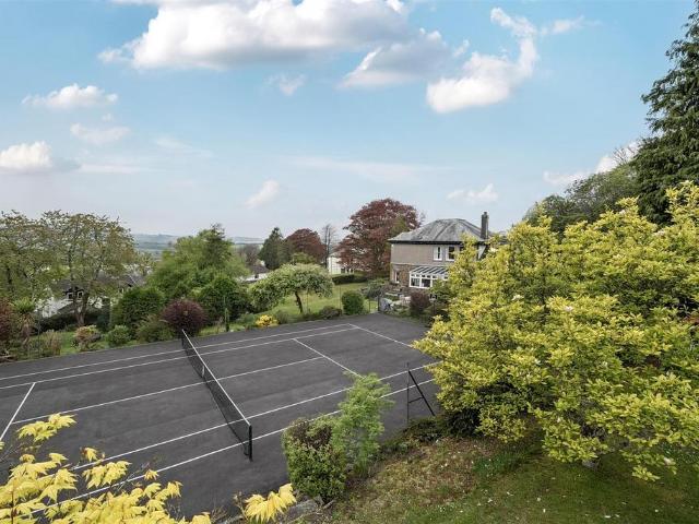 6 bedroom detached house for sale