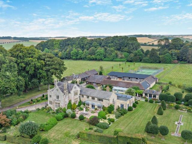 6 bedroom detached house for sale