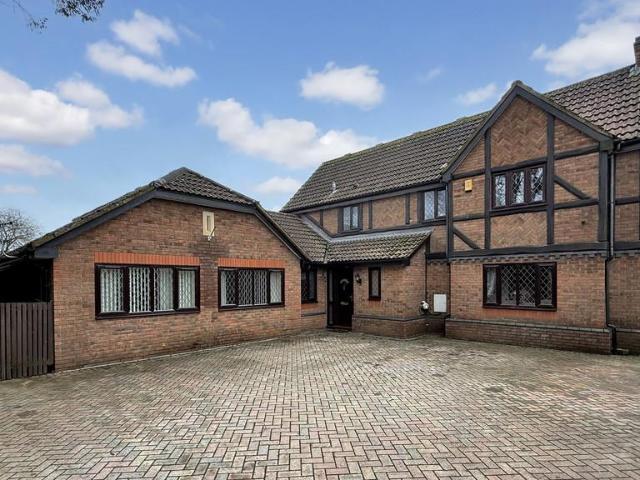 5 bedroom detached house for sale