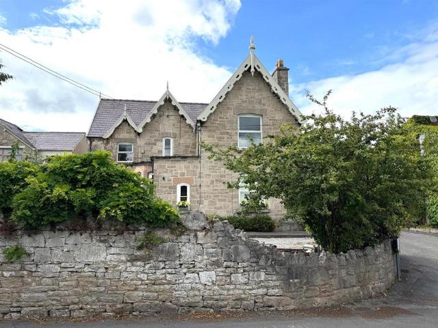 6 bedroom detached house for sale