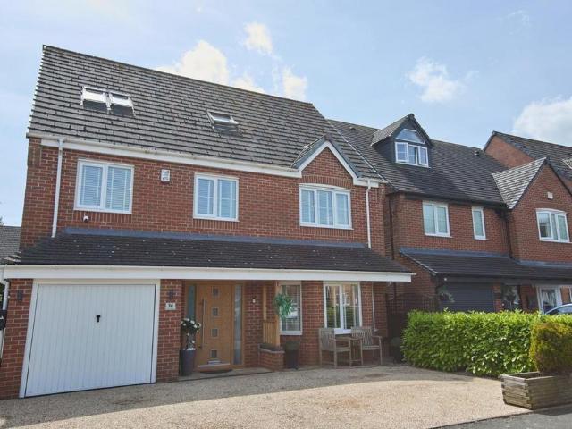 6 bedroom detached house for sale