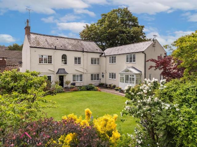 6 bedroom detached house for sale
