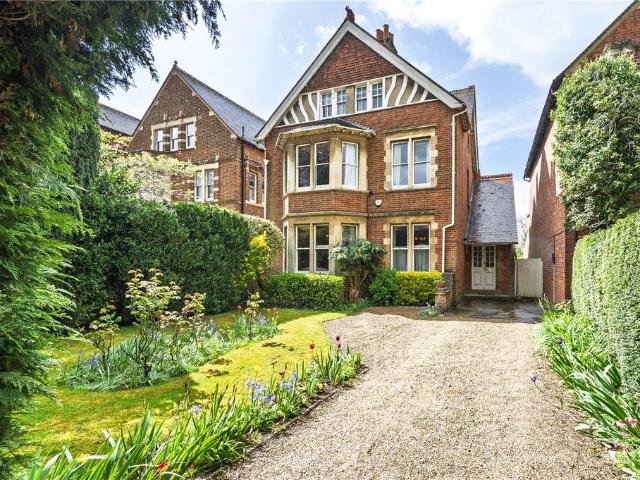 6 bedroom detached house for sale