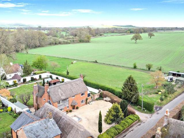 6 bedroom detached house for sale