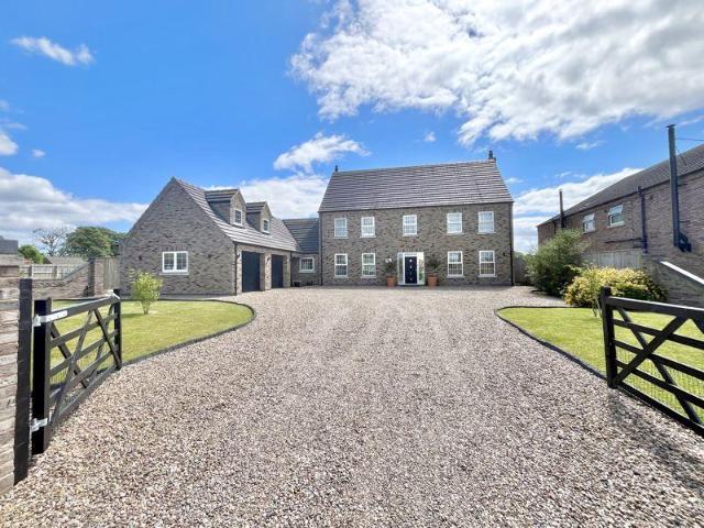 6 bedroom detached house for sale