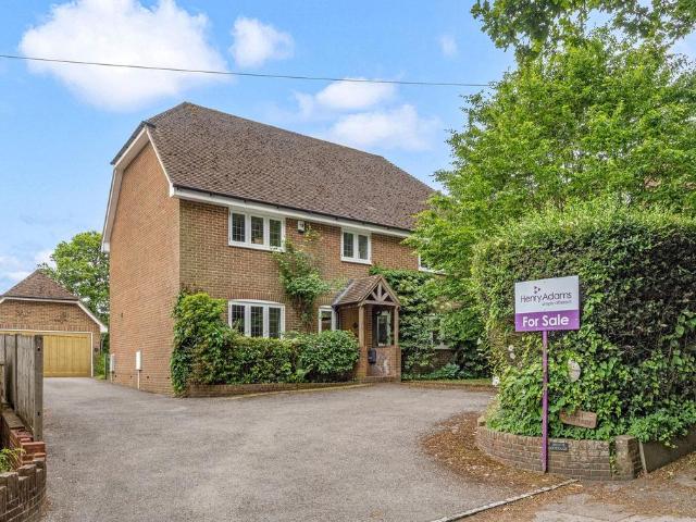 6 bedroom detached house for sale