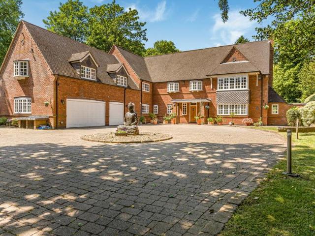 6 bedroom detached house for sale