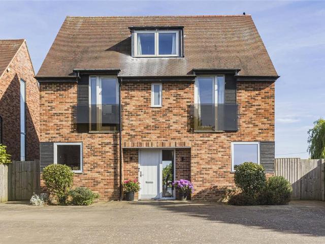 6 bedroom detached house for sale
