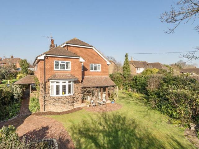 6 bedroom detached house for sale