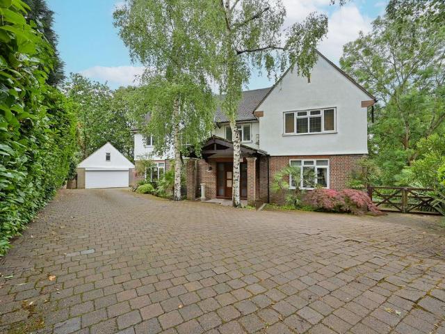 6 bedroom detached house for sale