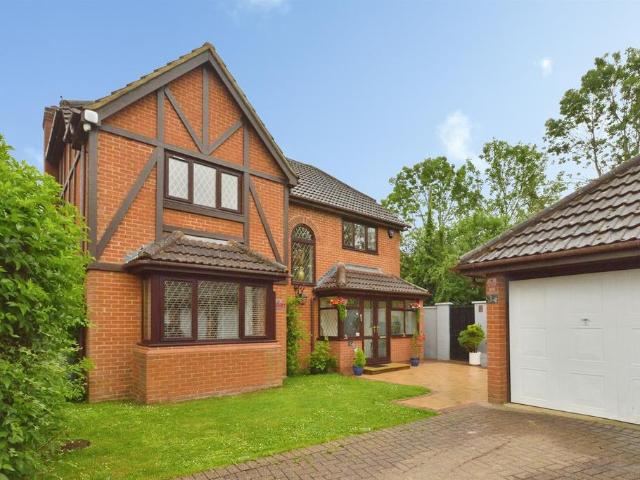6 bedroom detached house for sale