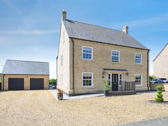 6 bedroom detached house for sale