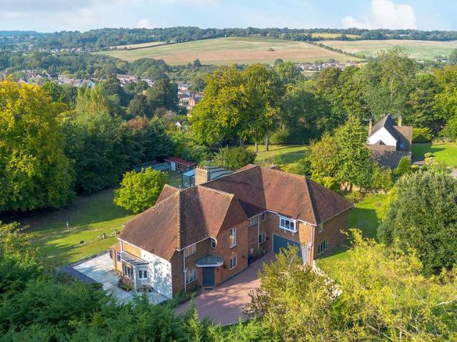 6 bedroom detached house for sale