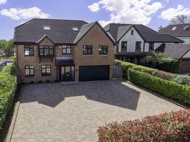 6 bedroom detached house for sale