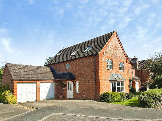 6 bedroom detached house for sale