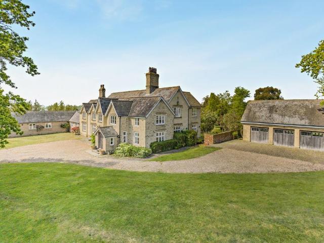 6 bedroom detached house for sale