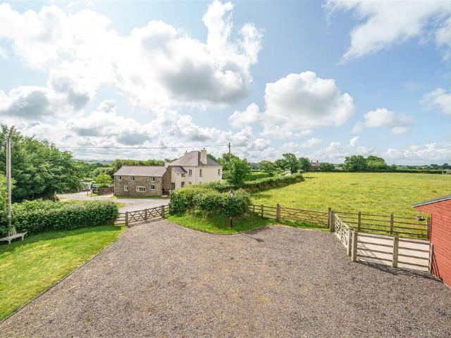 6 bedroom detached house for sale