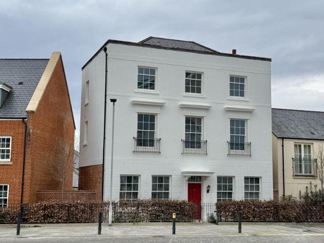 6 bedroom detached house for sale