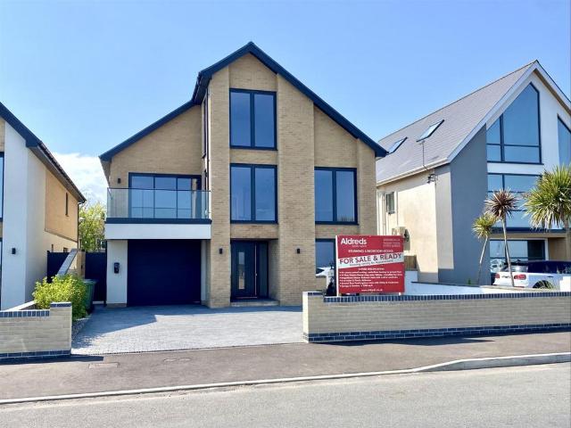 6 bedroom detached house for sale