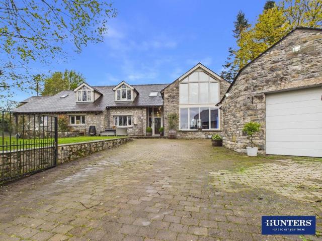 6 bedroom detached house for sale