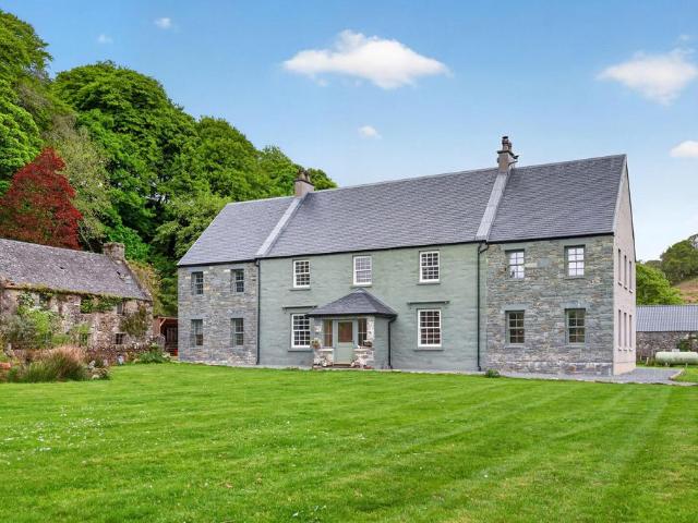 6 bedroom detached house for sale