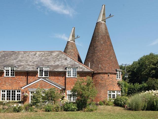 6 bedroom detached house for sale
