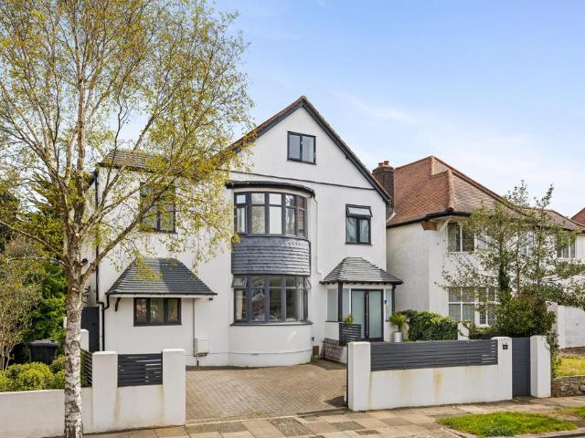 6 bedroom detached house for sale