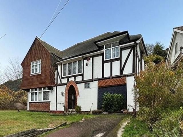 6 bedroom detached house for sale