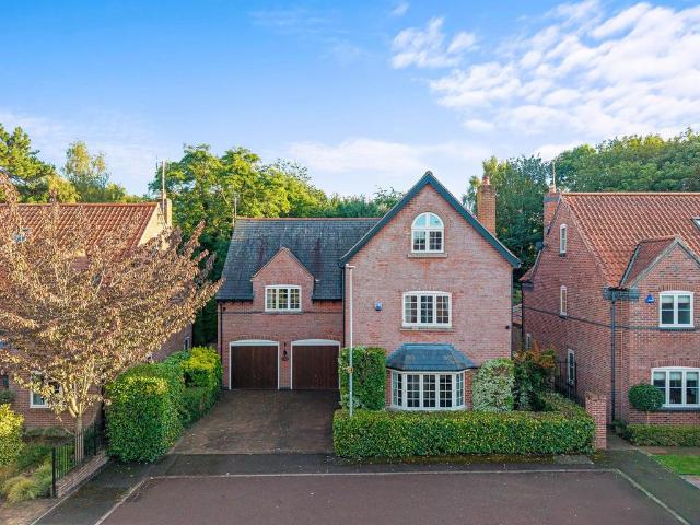 6 bedroom detached house for sale