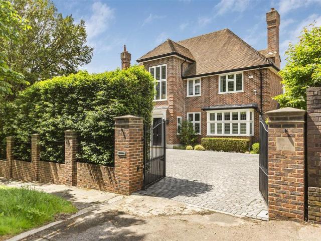 6 bedroom detached house for sale