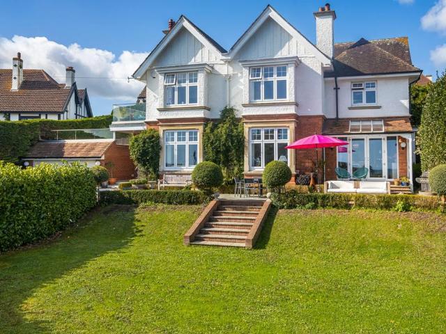 6 bedroom detached house for sale