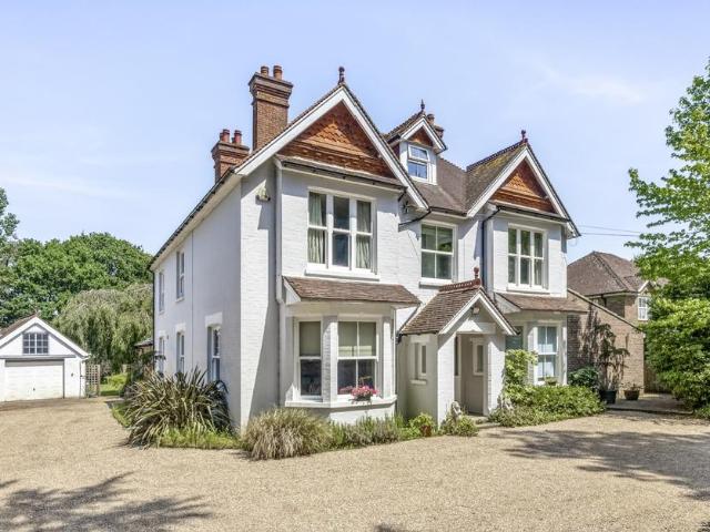 6 bedroom detached house for sale