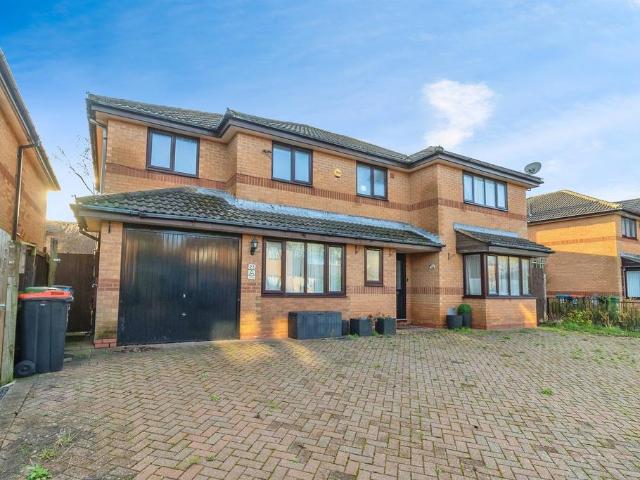 6 bedroom detached house for sale