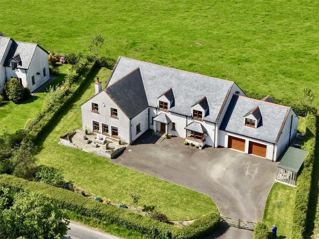 6 bedroom detached house for sale
