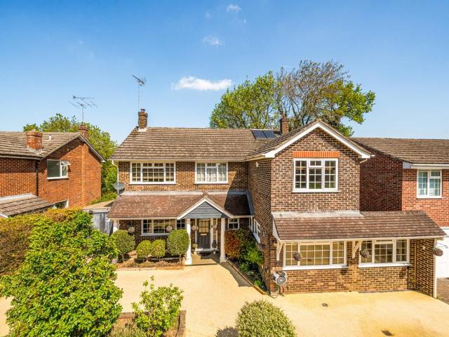 6 bedroom detached house for sale