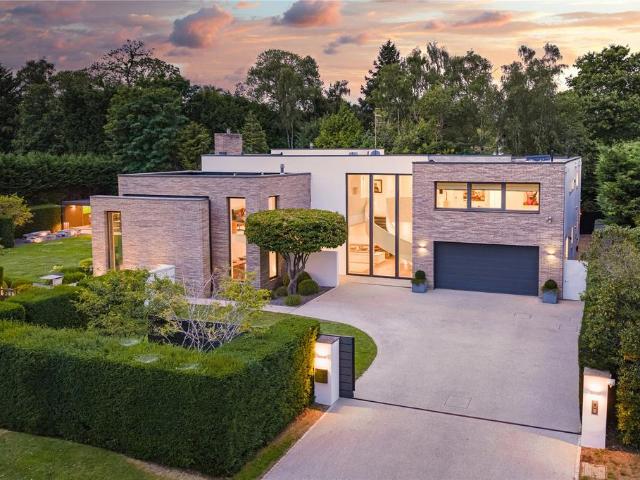 6 bedroom detached house for sale