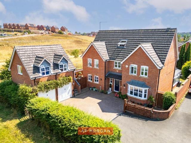 6 bedroom detached house for sale