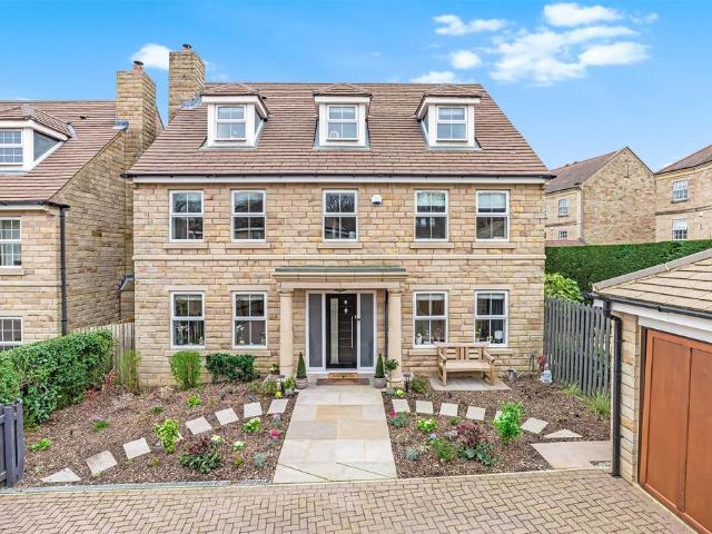 6 bedroom detached house for sale