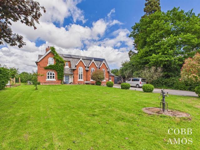 6 bedroom detached house for sale