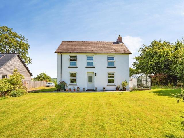 6 bedroom detached house for sale