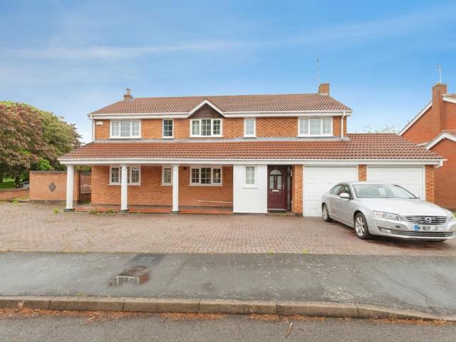 6 bedroom detached house for sale