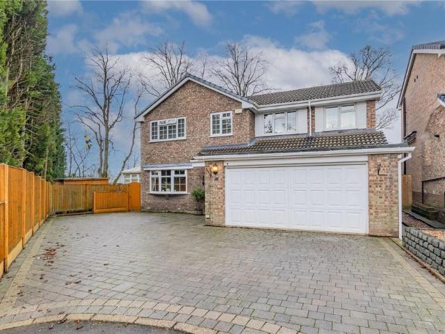 6 bedroom detached house for sale
