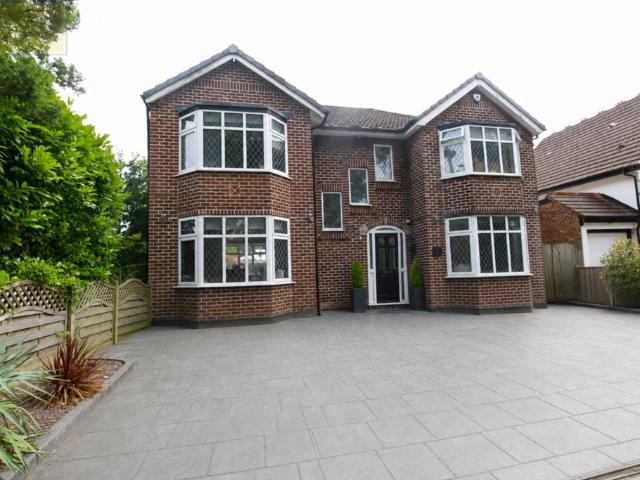 6 bedroom detached house for sale