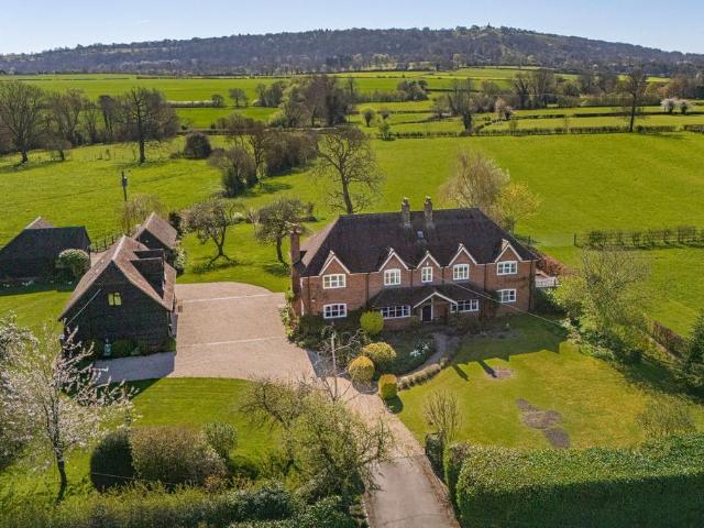 6 bedroom detached house for sale