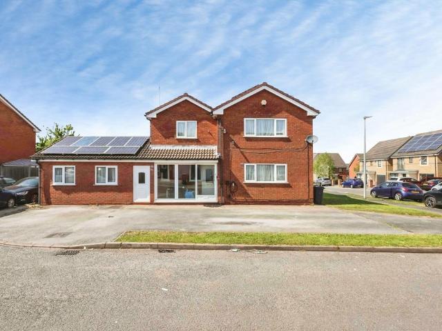 6 bedroom detached house for sale