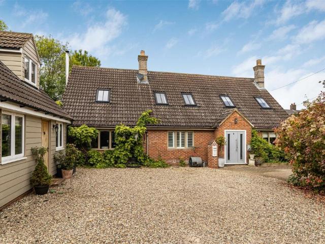 6 bedroom detached house for sale