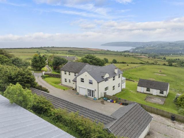 6 bedroom detached house for sale