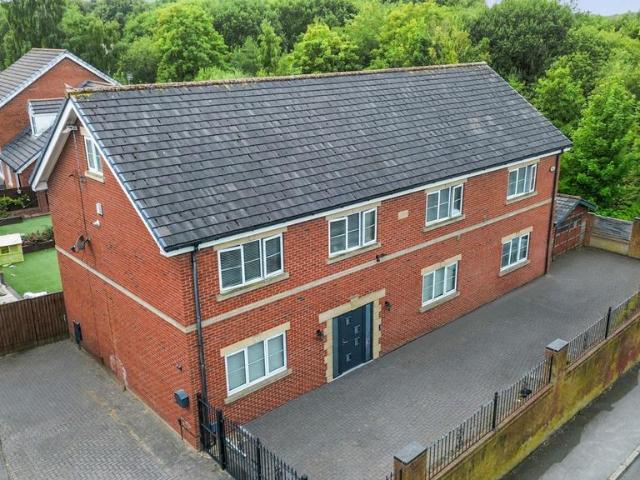 6 bedroom detached house for sale