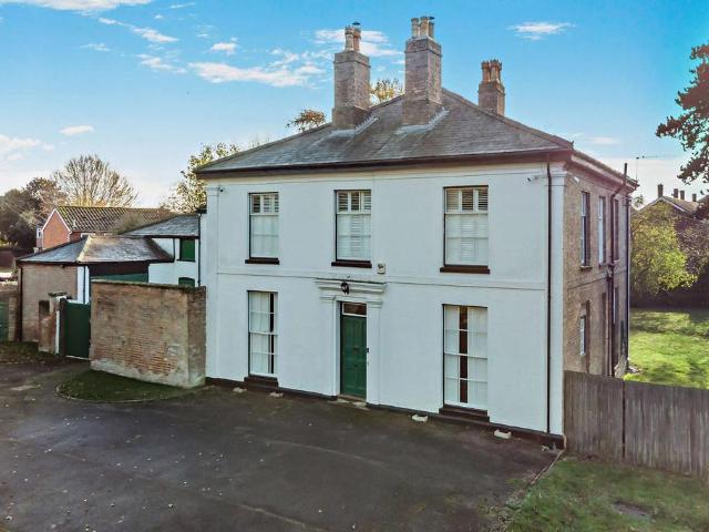 6 bedroom detached house for sale