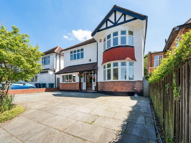 6 bedroom detached house for sale